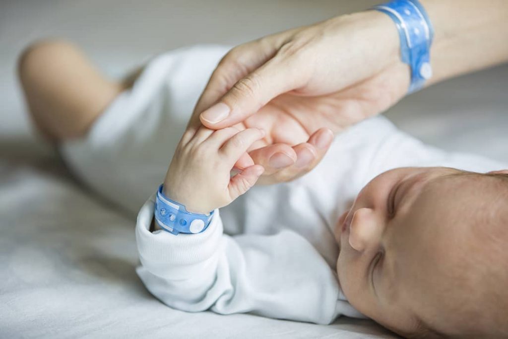 Cómo tratar las uñas encarnadas en bebés | LetsFamily